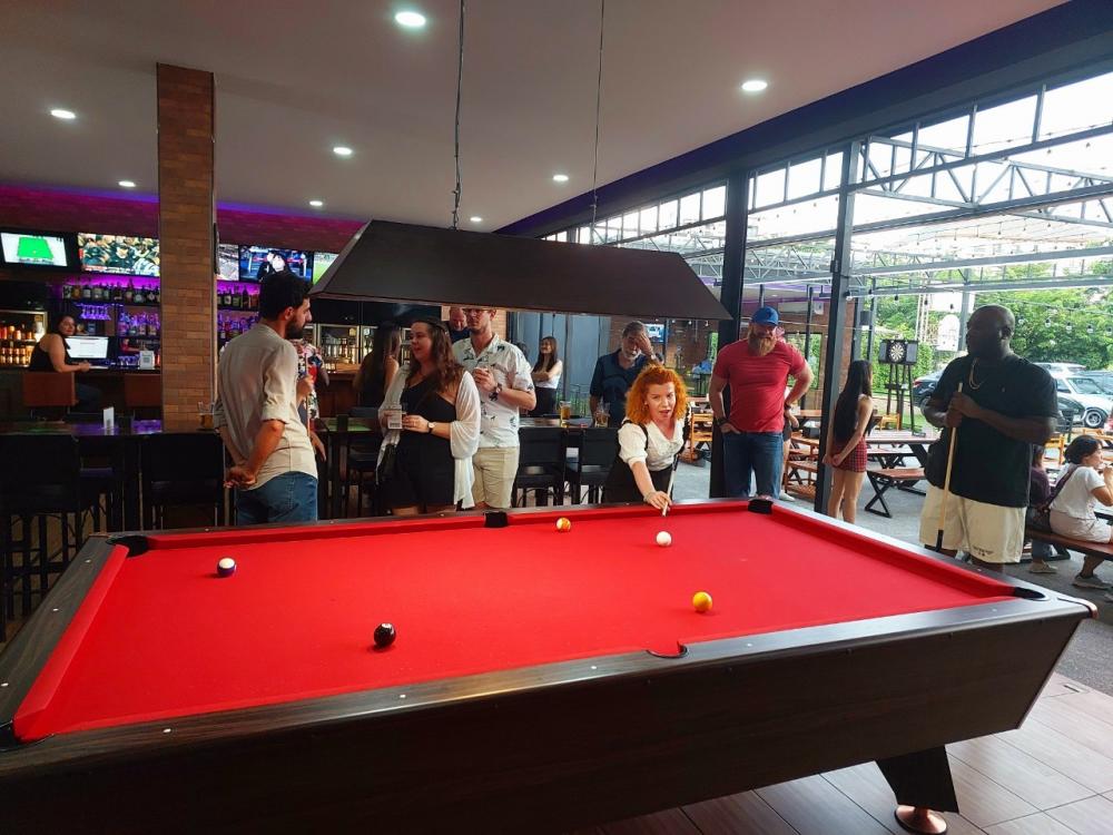 Watch Greyhound Racing in Chiang Mai Thailand | Freerolls Sports Bar ...