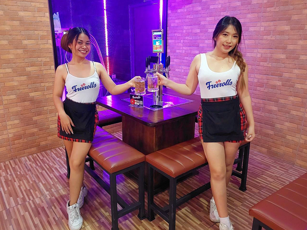 The Role Of Thai Girls In The Service Industry In Chiang Mai Freerolls Sports Bar And Restaurant